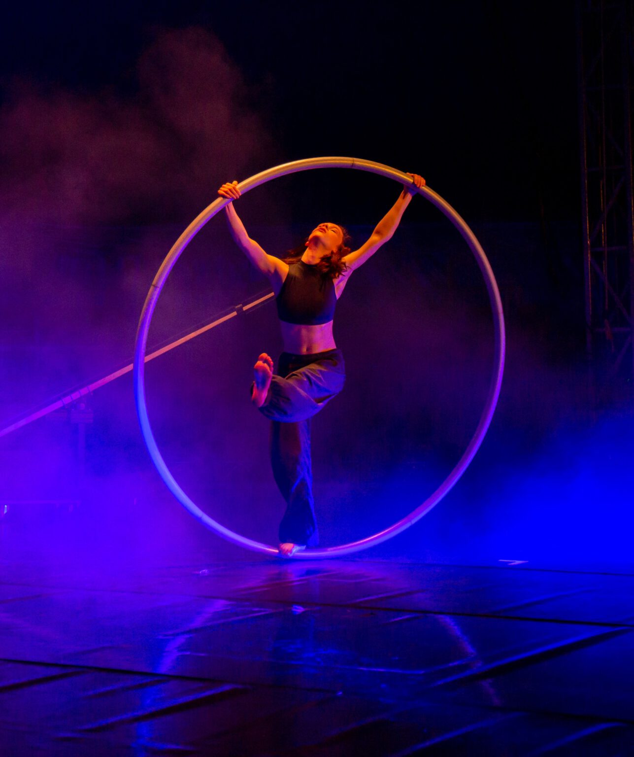 Marlene Ziechmann - Artistin aus Berlin - Cyr Wheel and Duo Aerial Hoop